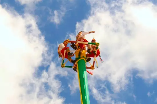 Papantla Flyers / Viridiana Mirón